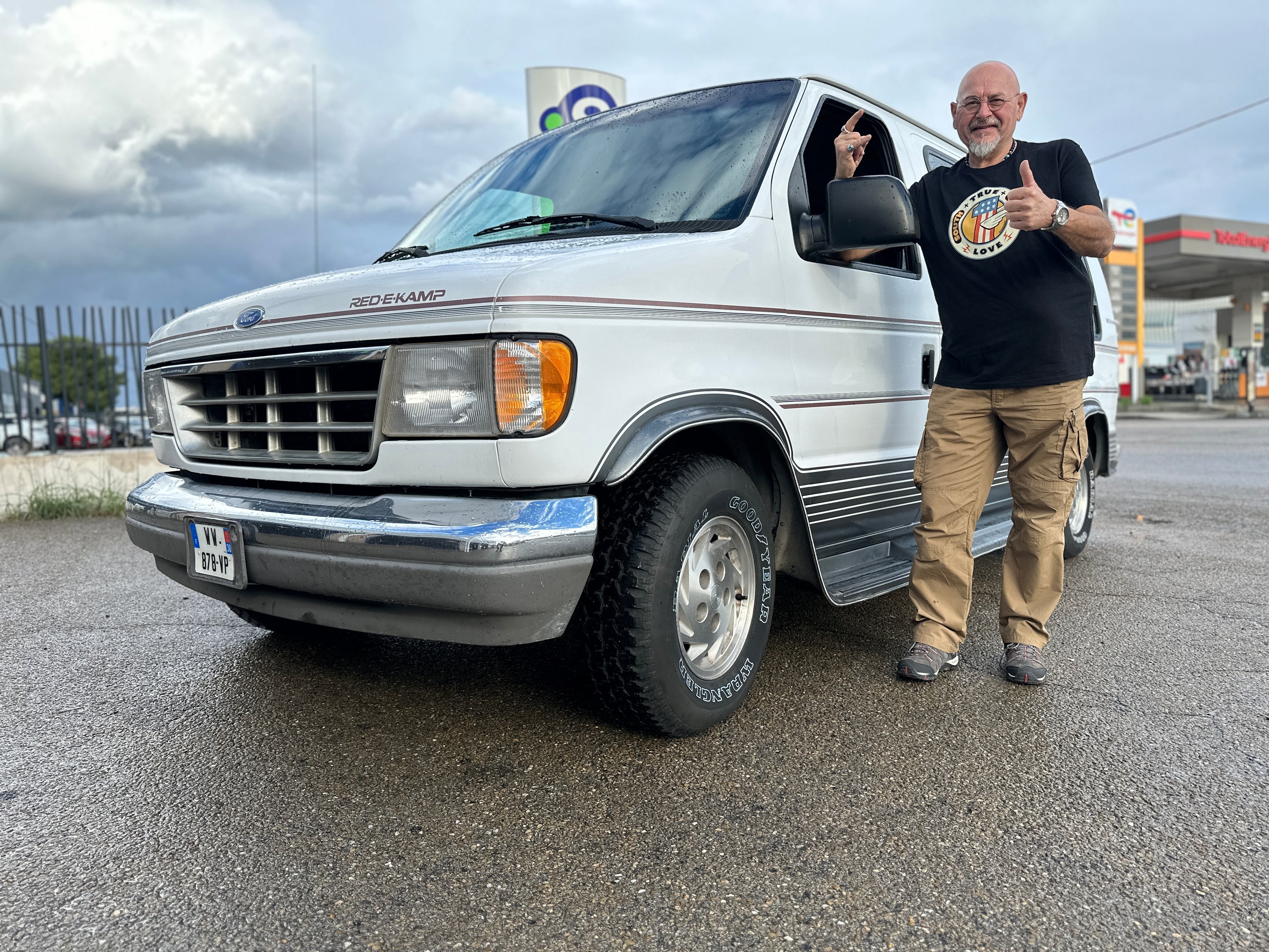 LE FORD ECONOLINE E150 D'ERIC – trueloveworkshop
